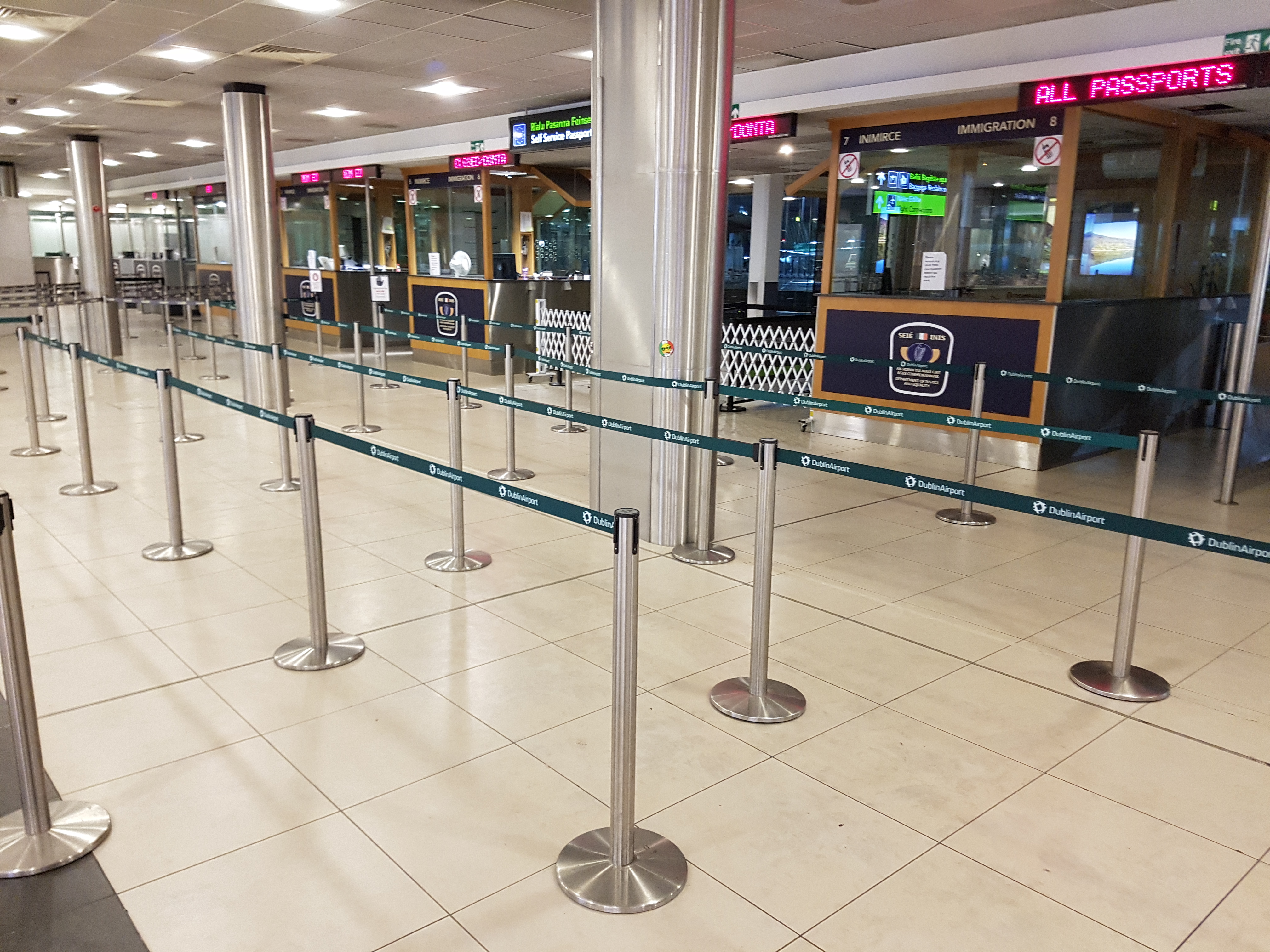 Airport Queue Management Systems, Stanchions, Queuing Posts, Barriers
