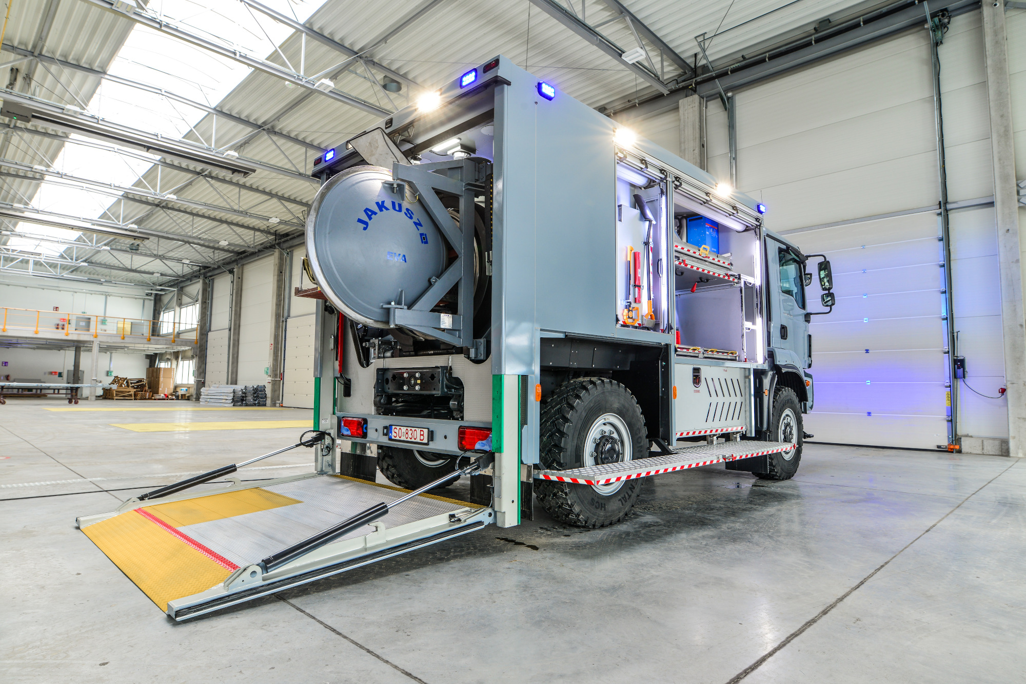 EOD Vehicle With Gas Tight Blast Proof Container - IRIS - Airport Suppliers