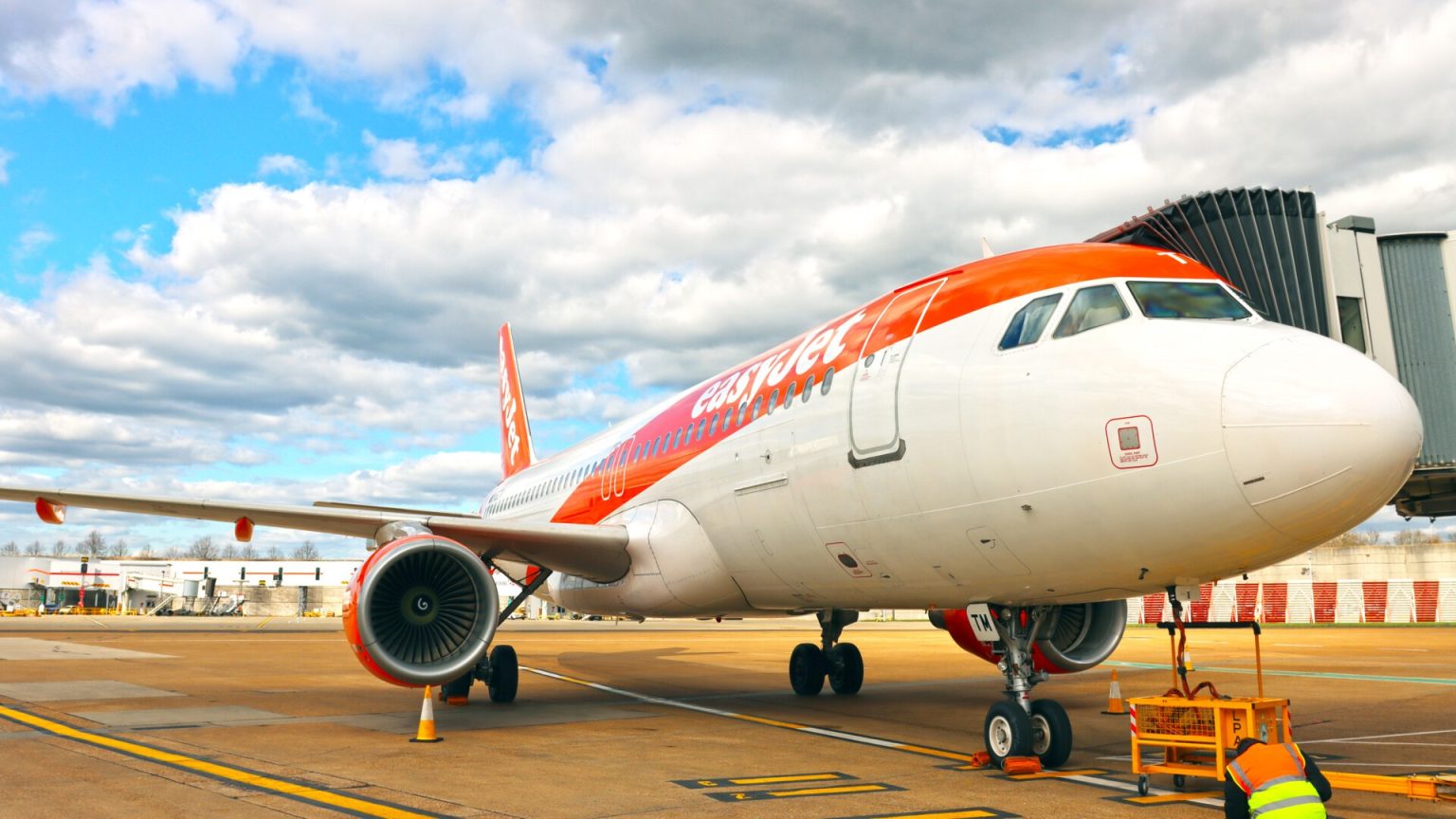 London Gatwick trialling innovative new Smart Stand technology