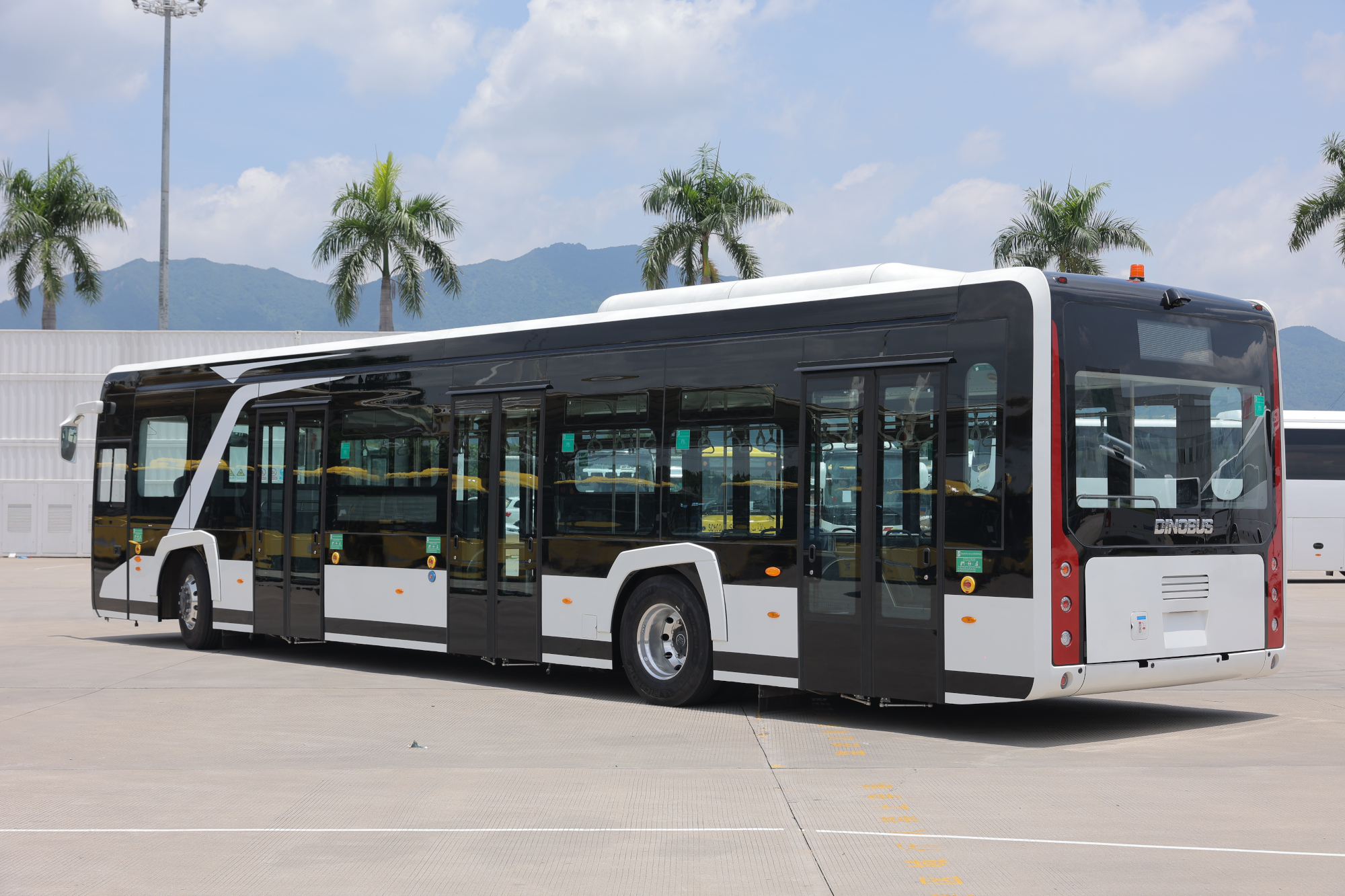 Dinobus DinoRex – Electric Apron Bus Primary Image 1 - Airport Suppliers