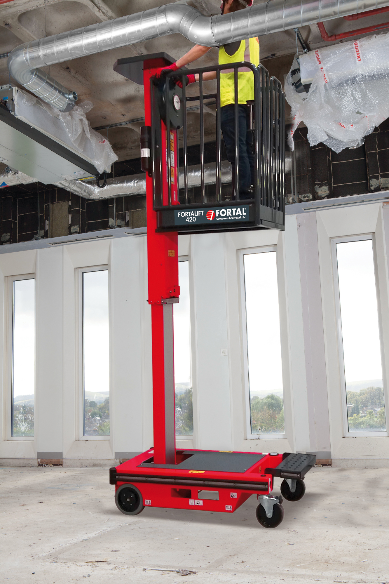 Manual Indoor Vertical Mast platform lift FORTALIFT - Airport Suppliers